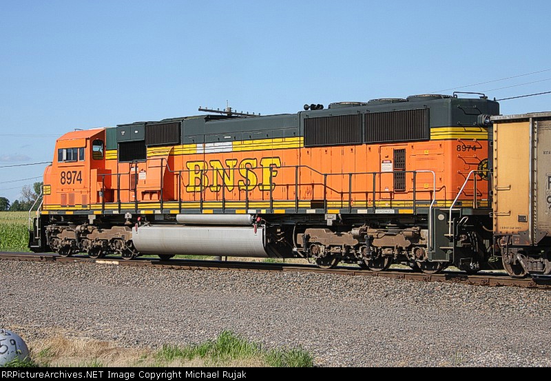BNSF 8974